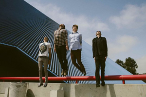 Alt-J 英TV番組『Jonathan Ross Show』＆フランスのラジオ番組に出演しパフォーマンスを披露 - amass