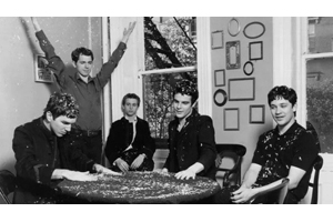 Jonathan Fire*Eaterのフロントマン、スチュワート・ルプトンが死去 - amass