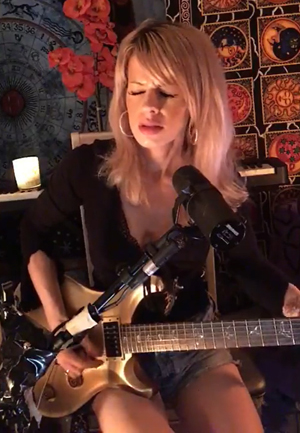 オリアンティ、CCRのカヴァー「Run Through The Jungle」のパフォーマンス映像公開 - amass