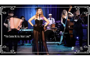 AC/DC「You Shook Me All Night Long」をビンテージ・スタイルでカヴァー - amass